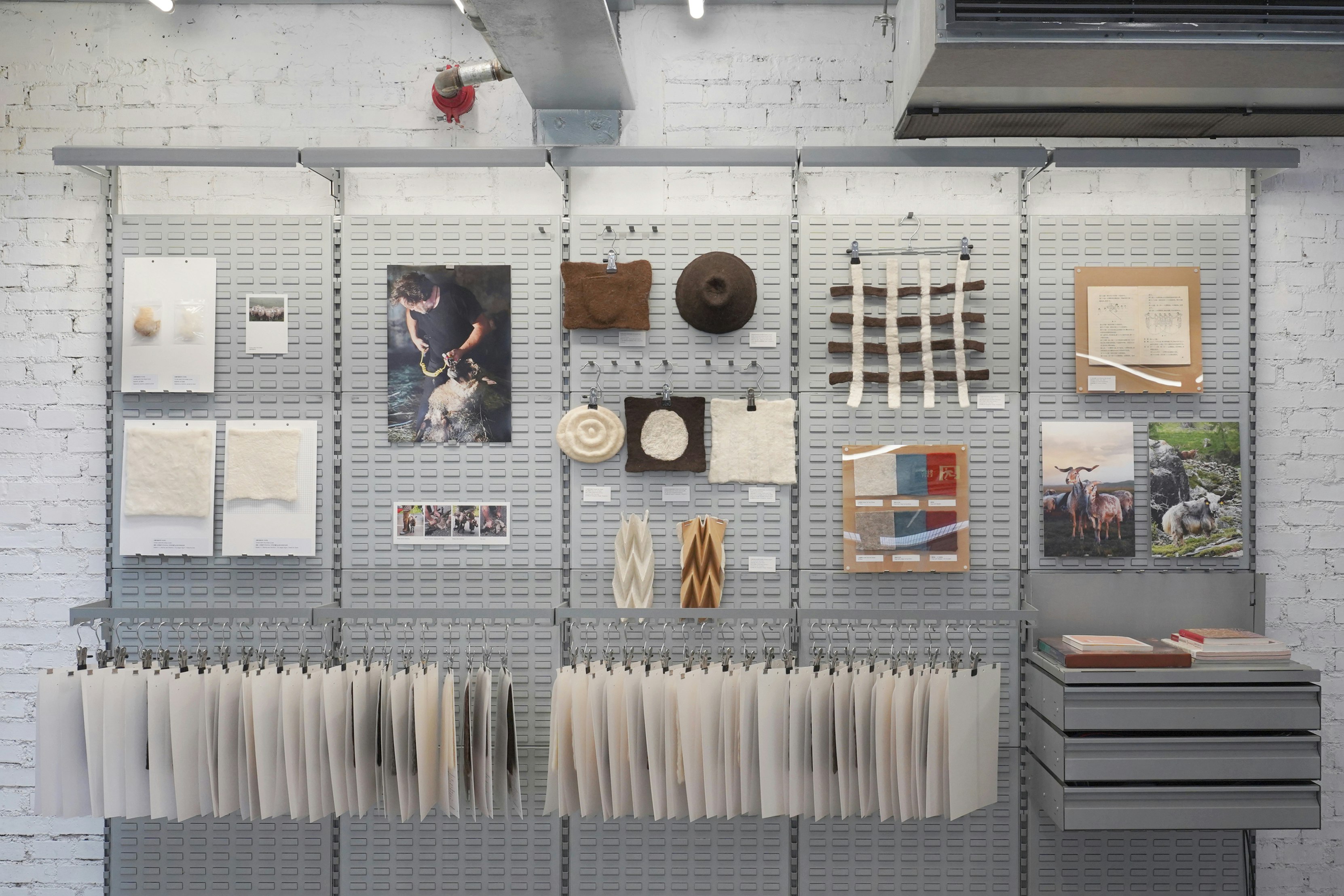 Herding wool / Alix Arto, Emma Casella & Yihan Zhang